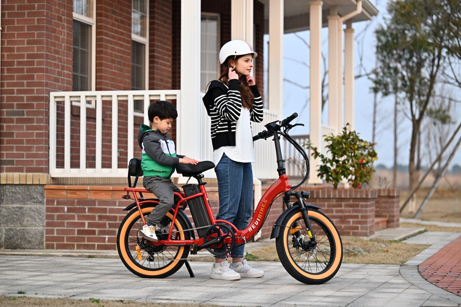 Rebel.2 Passsenger Back Rest – REVIBIKES